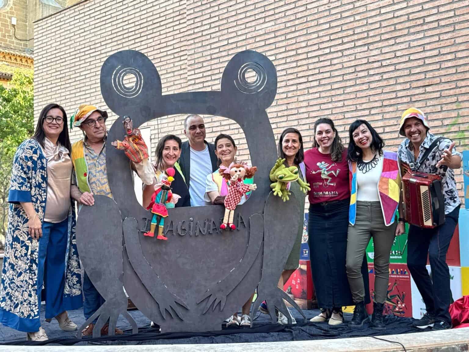 El Festival Imaginaria inaugura su XIII edición dedicando una escultura ...
